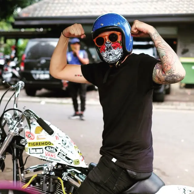 13 Tahun Jadi Duda, Ini 7 Gaya Vicky Nitinegoro dengan Hobi Motornya ...