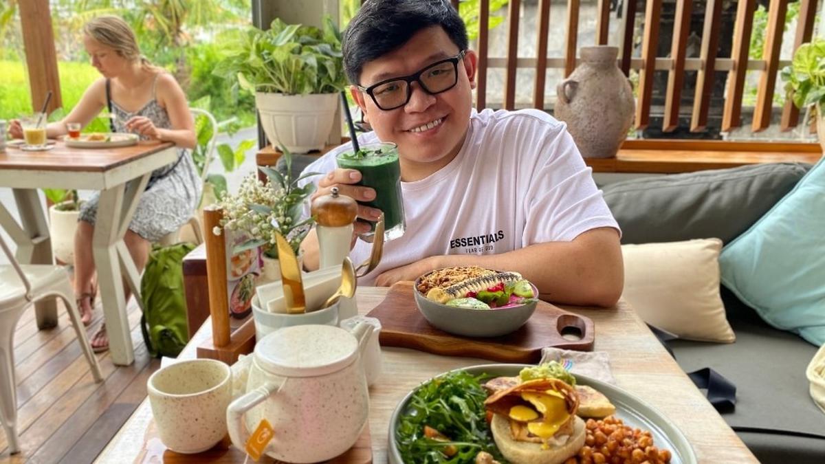Erwin Putra Angkat Bali Lewat Konten Travelling dan Kuliner - ShowBiz Liputan6.com