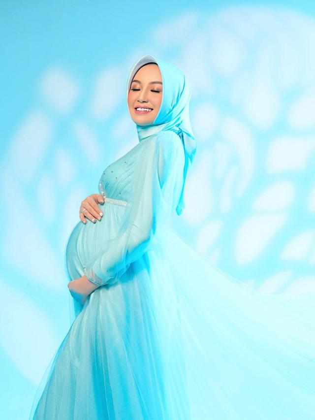 Nikahi Pria 27 Tahun Lebih Tua, Ini 6 Potret Aisyah Thisia Putri Pariwisata Kalteng - Hot ...