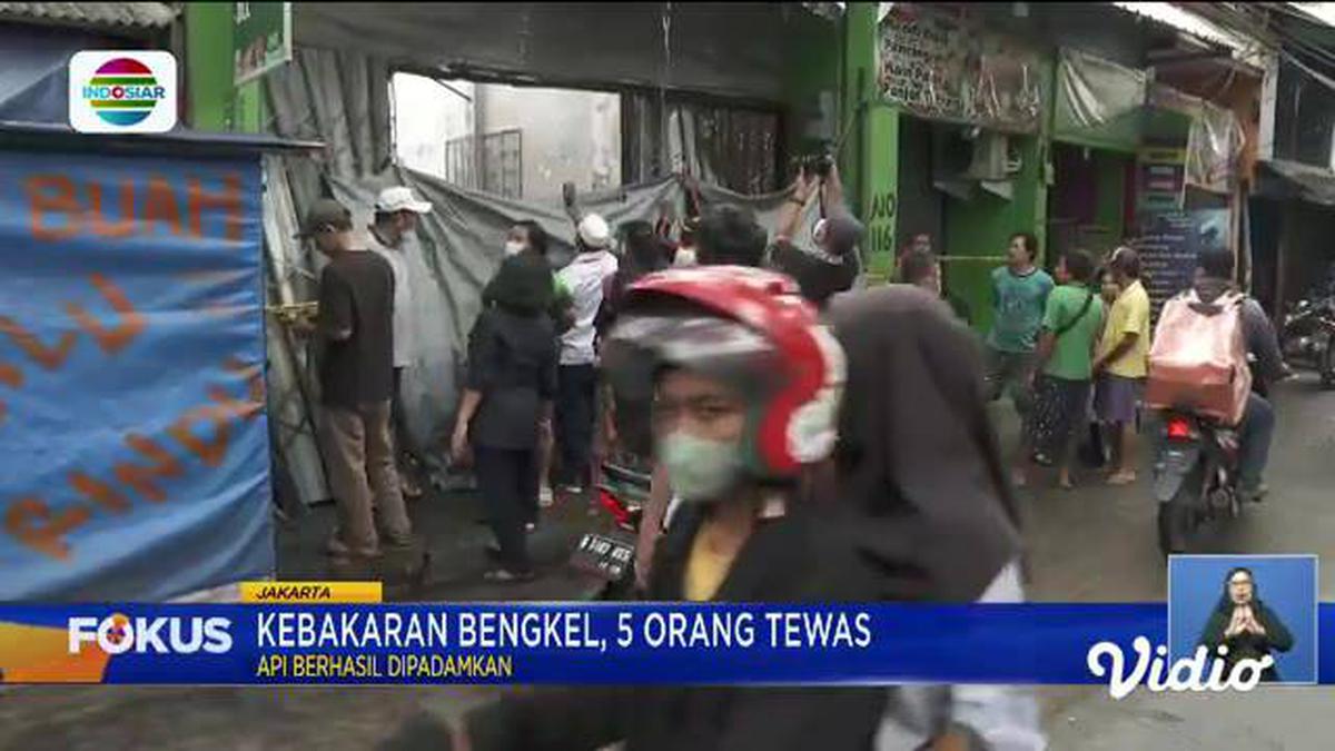 Fokus : Truk Tertimpa Batu Besar saat Longsor di Banjarnegara, Dua Orang Tewas - TV Liputan6.com