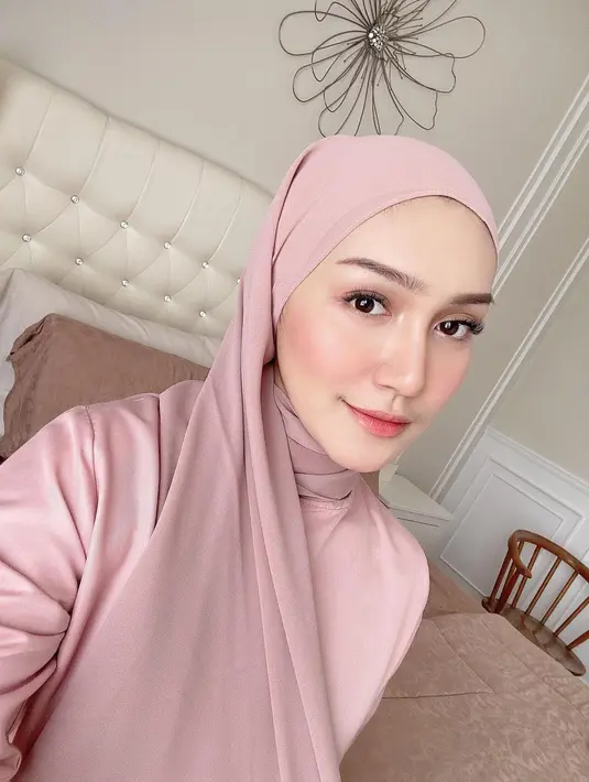 Ratu FTV Melody Prima Kini Resmi Menjanda, Intip Pesonanya Berhijab ...