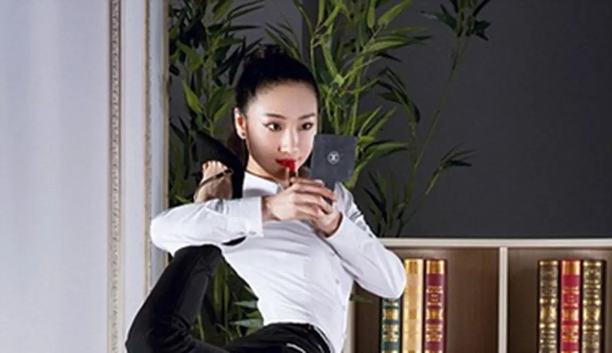 Liu Teng: Wanita Bertubuh Elastis Bisa Berbagai Pose Unik - Photo ...