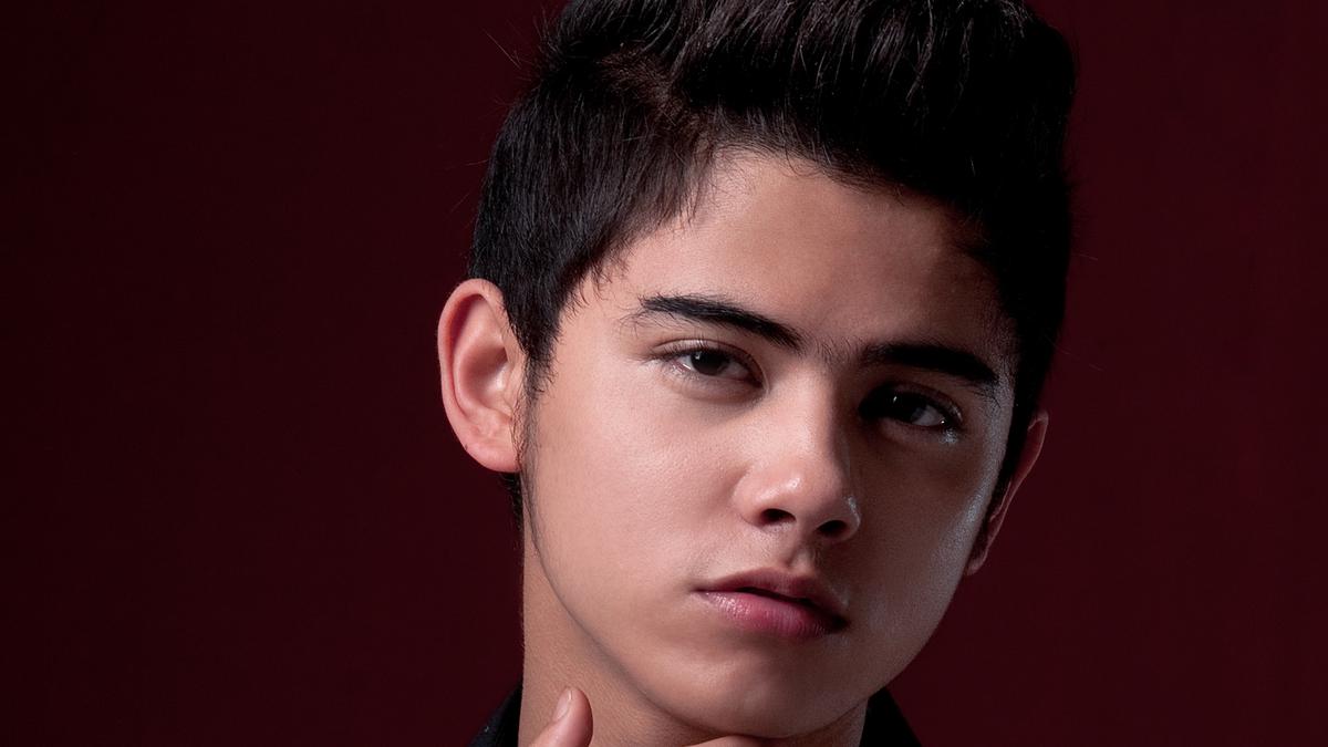 Senyum Ganteng Aliando Syarief Saat Resmikan Bedug Terbesar Dunia ...