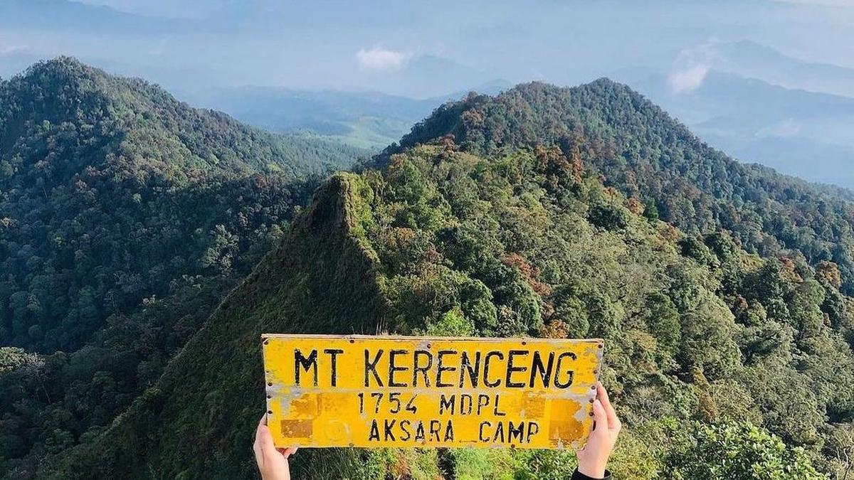 6 Fakta Menarik Gunung Kerenceng di Sumedang yang Puncaknya Berbentuk ...