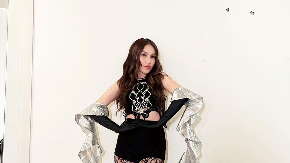 Potret Kostum Manggung Ayu Ting Ting Jadi Sorotan, Lagu Dangdut Baju K-pop