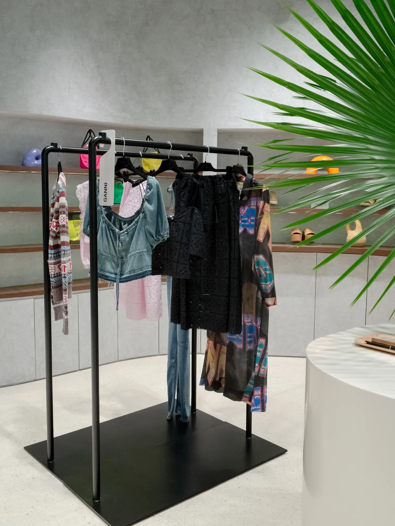 Ira Kwa Bersama Butik JADE Kenalkan Konsep Cool Girl Vibes Melalui ...