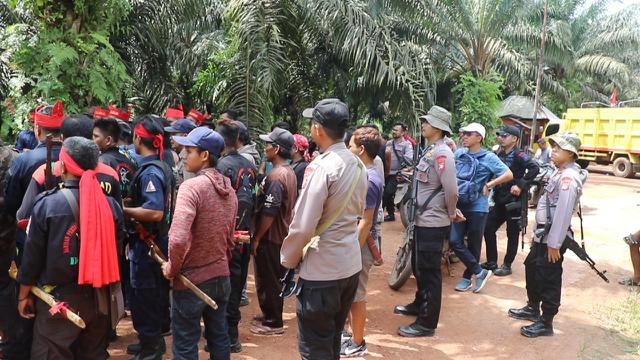 Pasukan Brimob Disiagakan Terkait Konflik di Perkebunan Kelapa Sawit Kotawaringin Timur ...