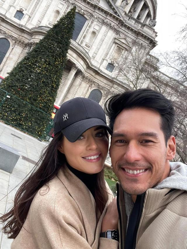 6 Potret Richard Kyle dan Pacar Baru, Disebut Netizen Mirip Katy Perry