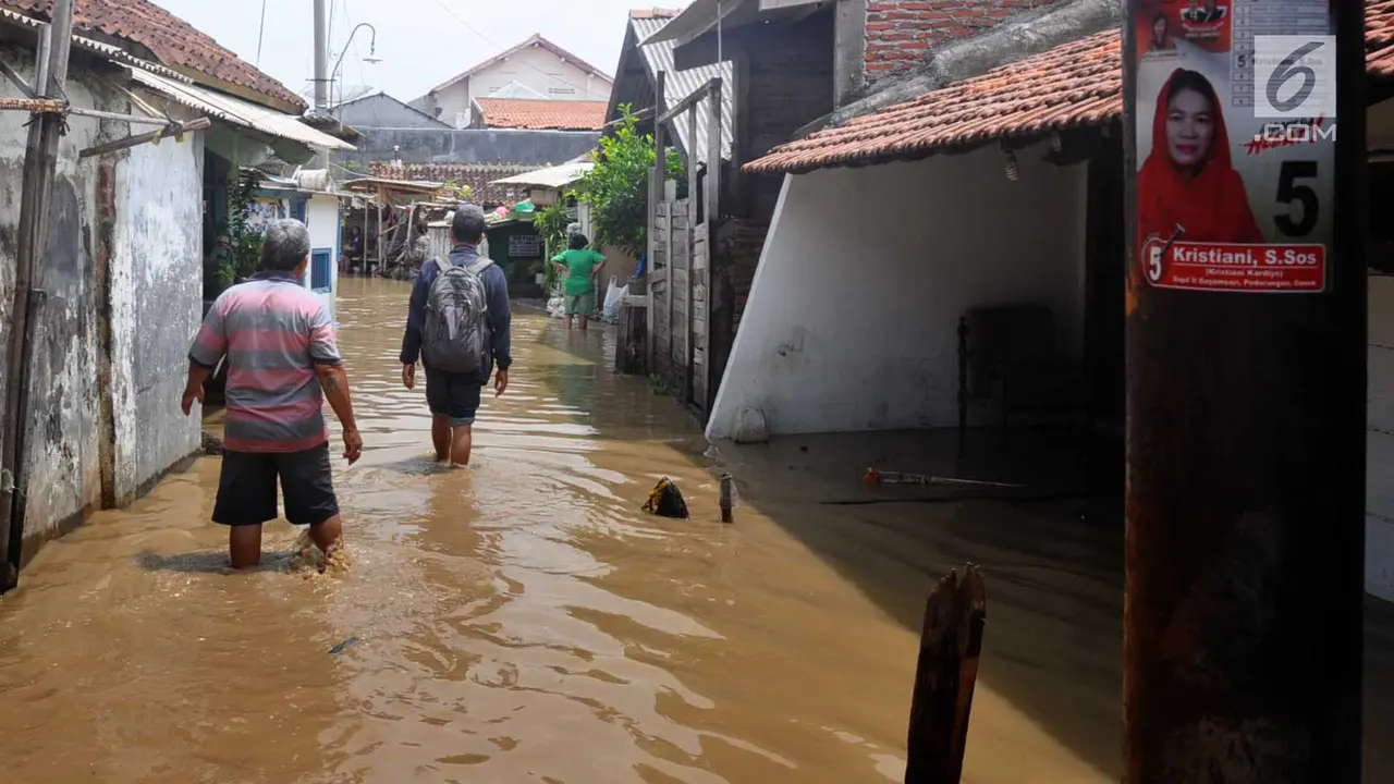 Banjir Rob dan Tanggul Jebol Semarang, PLN Setop Sementara Aliran Listrik Demi Keamanan - Bisnis ...