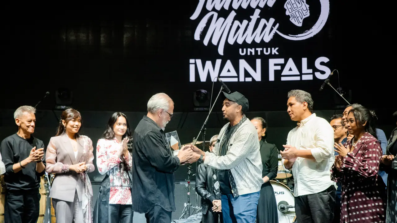 Konser Tanda Mata Glenn Fredly untuk Iwan Fals, Kolaborasi Antar ...