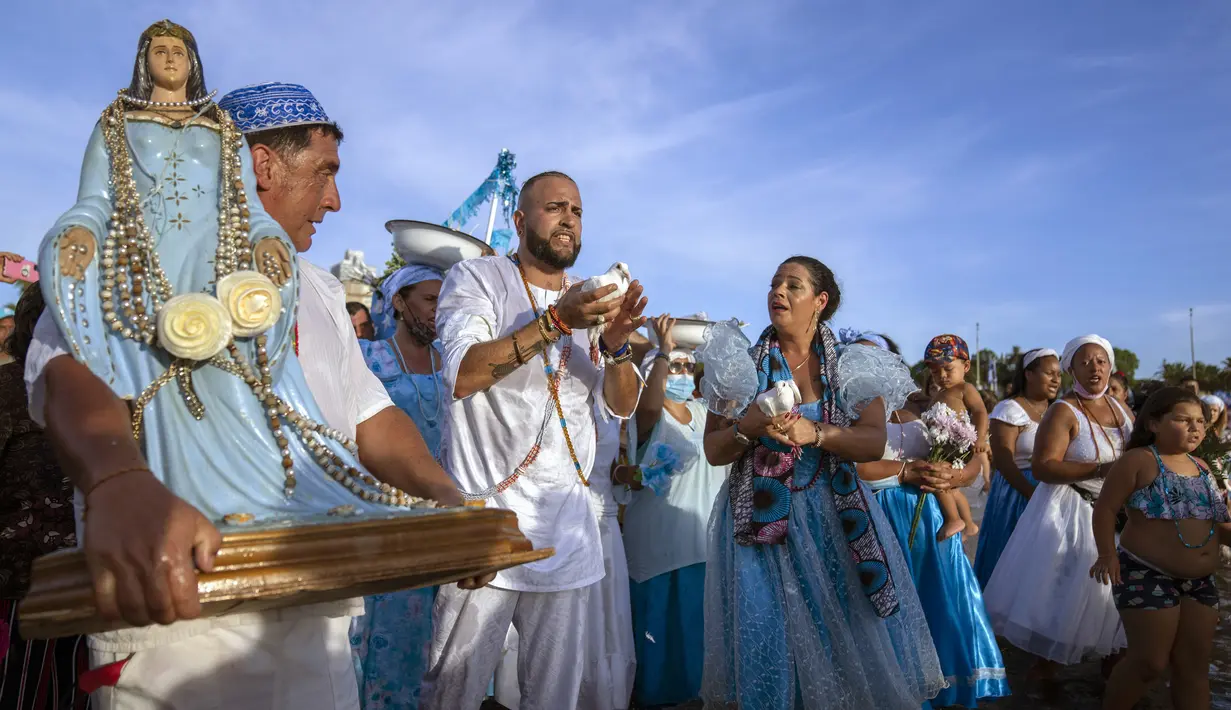 FOTO: Ritual untuk Dewi Laut di Uruguay - Foto Liputan6.com