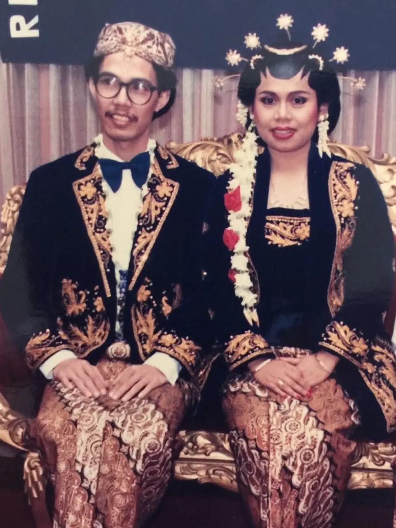 Jarang Terekspos, Ini 6 Potret Andy F. Noya Bersama Keluarga yang ...