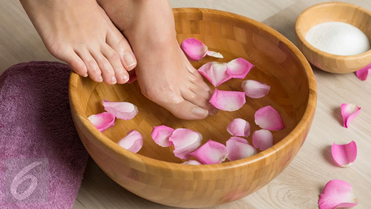 Tak Perlu ke Salon, Anda Bisa Spa Area Kaki Sendiri di Rumah. Ini Tipsnya