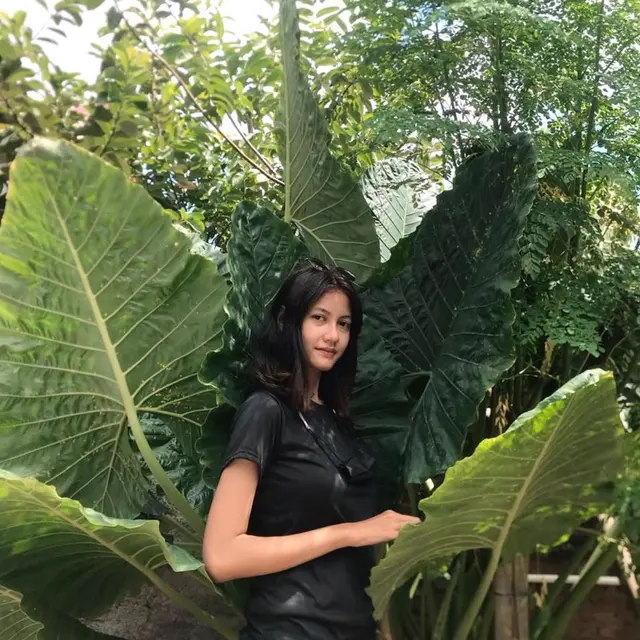 6 Potret Klaudia Krish Petugas Solo Safari Viral Mirip Pevita Pearce ...