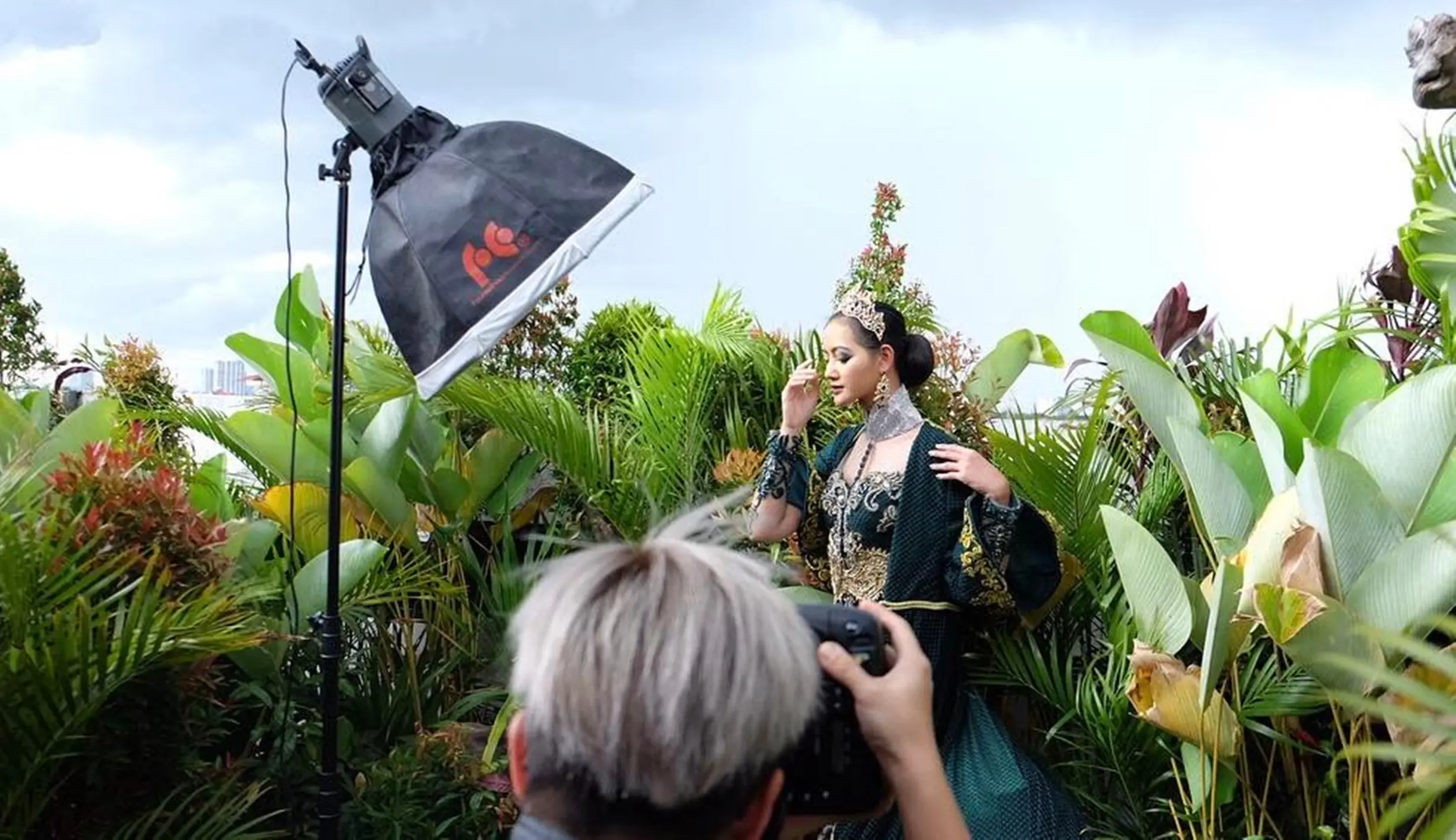 FOTO: Gaya Ayu Maulida Puteri Indonesia 2020 dalam Balutan Kebaya ...
