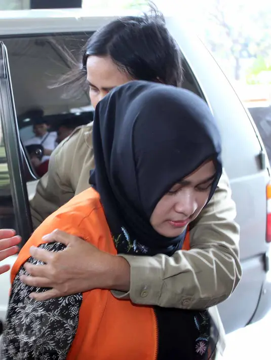 Istri Gatot 'Digarap' KPK Tanpa Suami - Foto Liputan6.com
