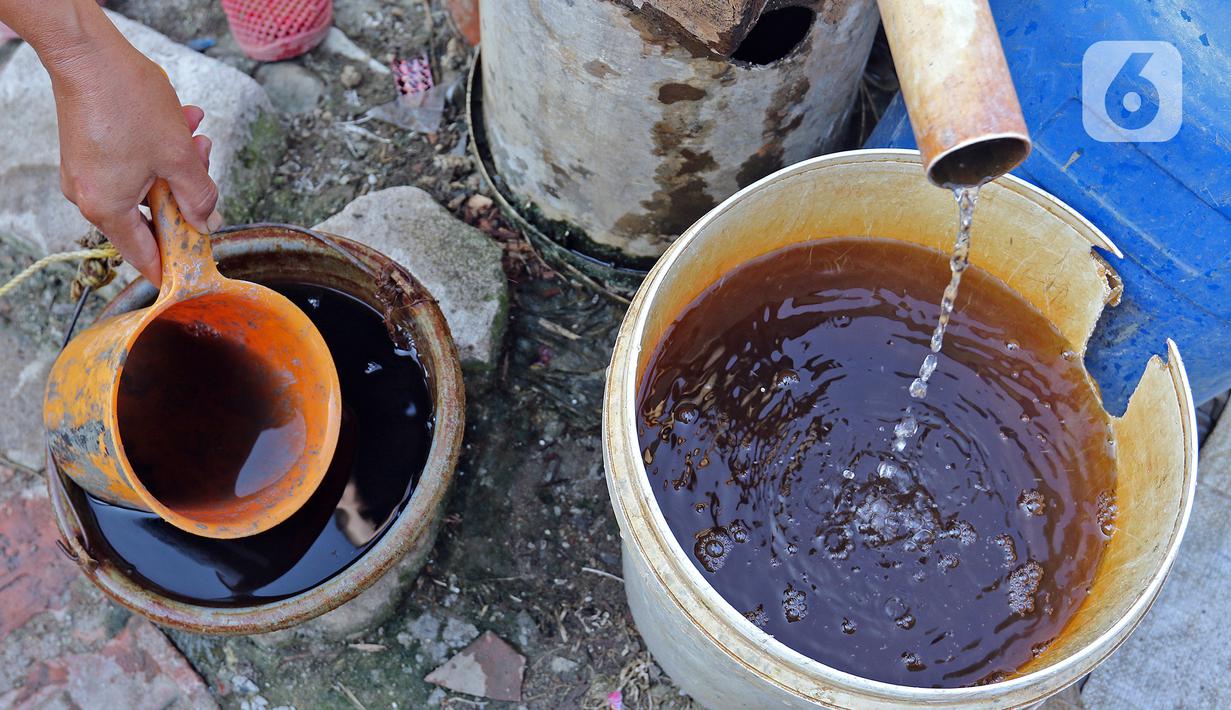 FOTO: Musim Kemarau, Air Tanah di Bekasi Berwarna Hitam - Foto Liputan6.com