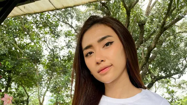 7 Potret Atlet Voli Yolla Yuliana di Luar Lapangan, Penampilannya Curi Perhatian - Hot Liputan6.com