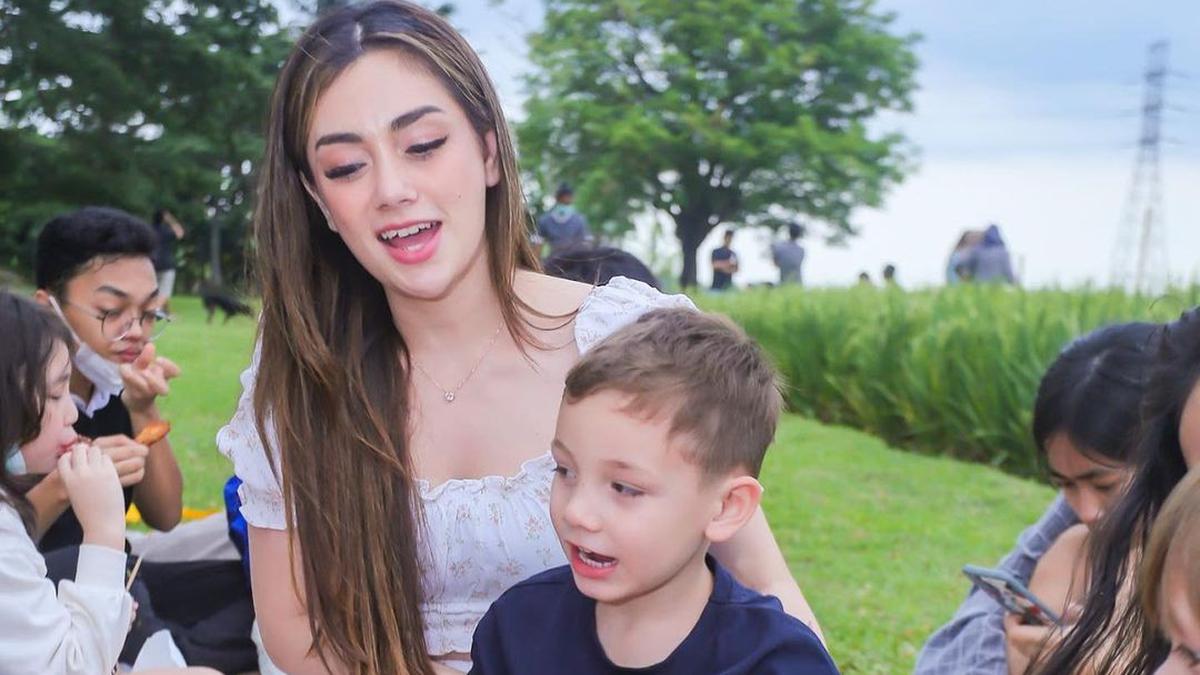 Celine Evangelista Rayakan Ultah Anak, Wajah Stefan William Tak ...