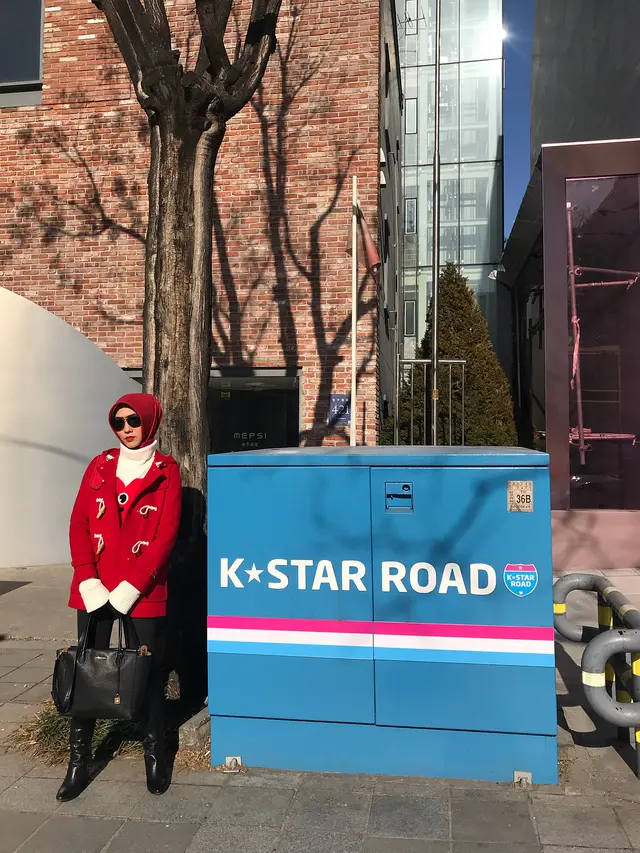 6 Potret Dina Risty Istri Muda Parto Patrio, Selisih Usia 18 Tahun ...