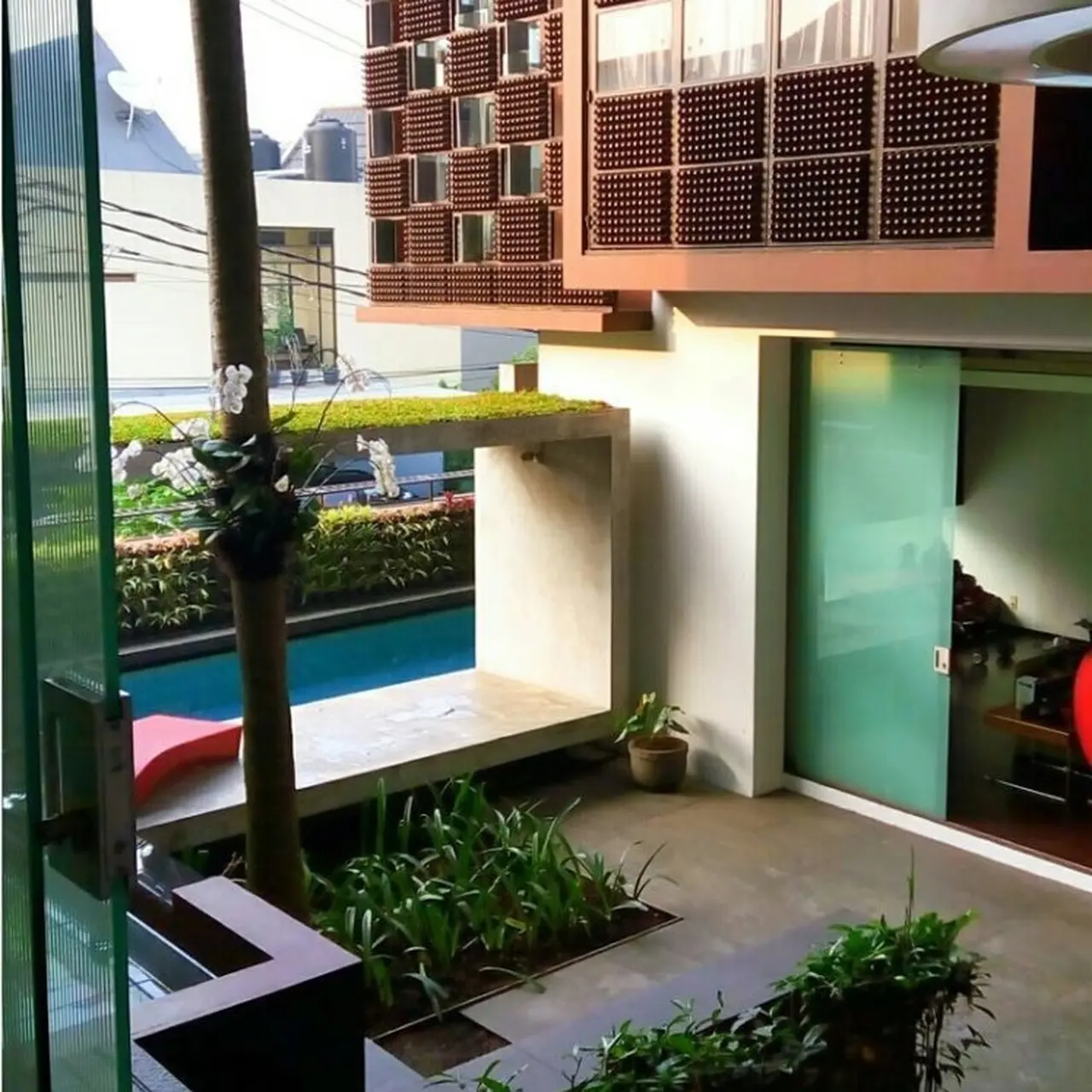 Mengulik Lagi Rumah Botol Milik Ridwan Kamil di Bandung - Lifestyle ...