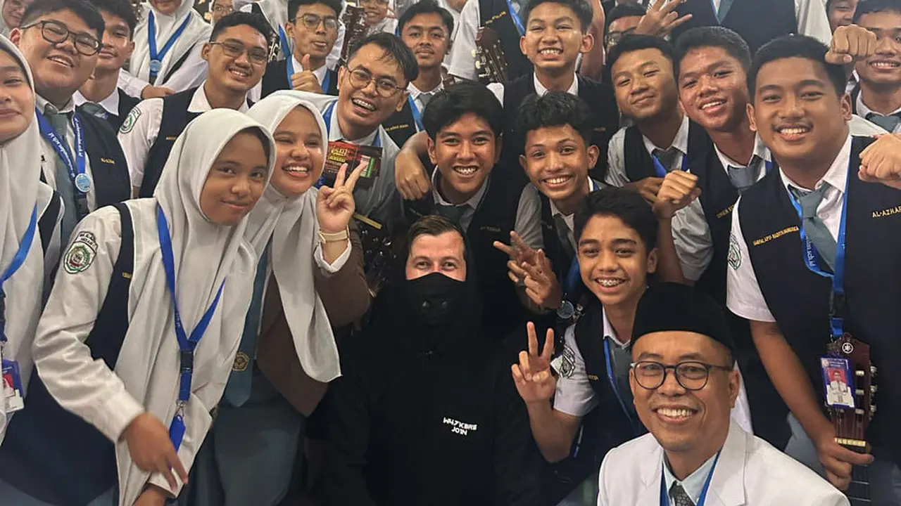 Tri Adinata, Guru Musik Al-Azhar Medan yang Bikin Alan Walker Datang ...