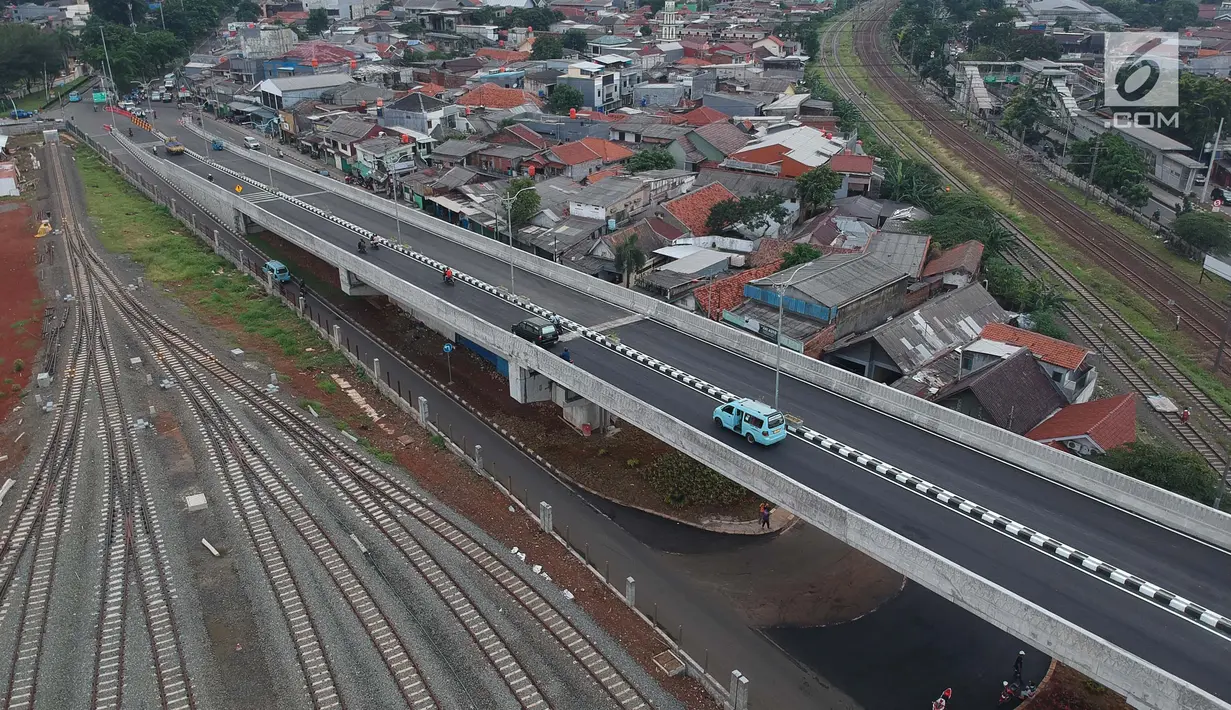 FOTO: Dibuka untuk Umum, Begini Suasana Uji Coba Flyover Cipinang Lontar - Foto Liputan6.com