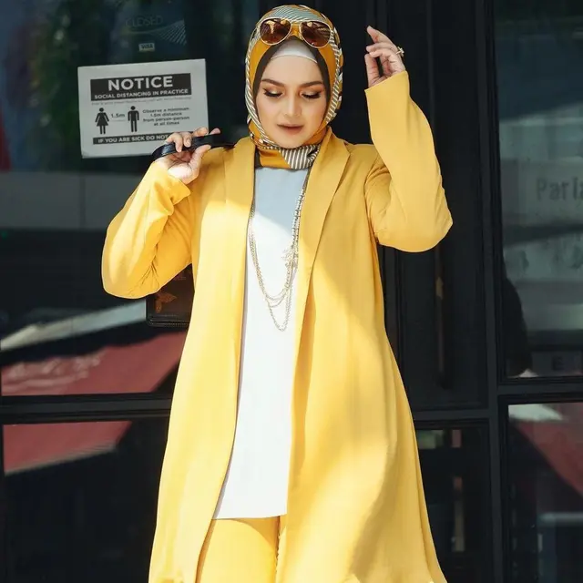 6 Gaya Fesyen Muslim Siti Nurhaliza, Salah Satunya Bisa Disontek untuk ...