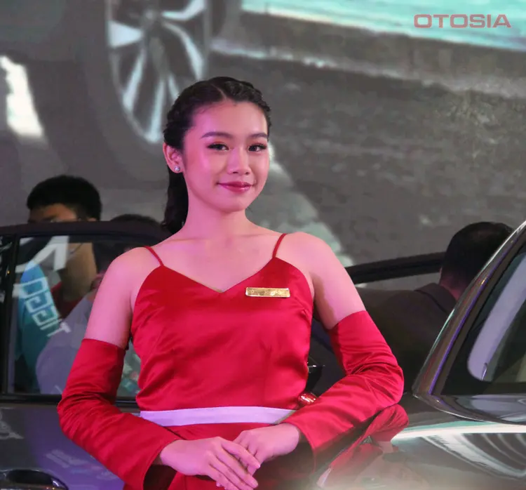 Potret SPG Cantik IIMS 2023 yang Pesonanya Tidak Luntur Meski di Tengah ...