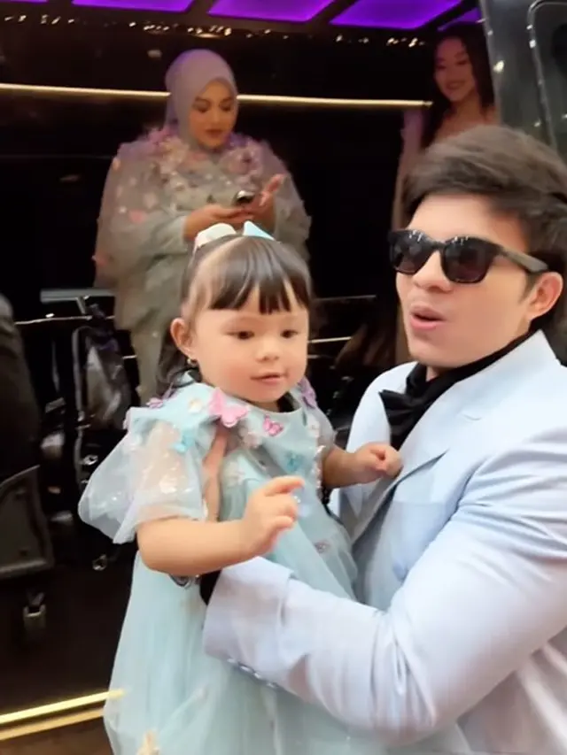 Ameena Juga tak Mau Kalah di Ultah Ashanty, Penampilannya Menggemaskan - Entertainment Fimela.com