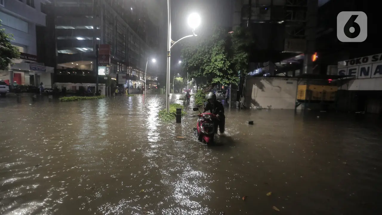 Masih Diguyur Hujan, 31 RT dan 6 Ruas Jalan di Jakarta Tergenang Banjir - News Liputan6.com