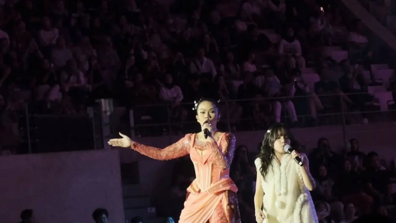 7 Potret Spesial Gempi Tampil di Konser 'Bingah' Yura Yunita, Gemuruhkan Istora Senayan - Hot ...