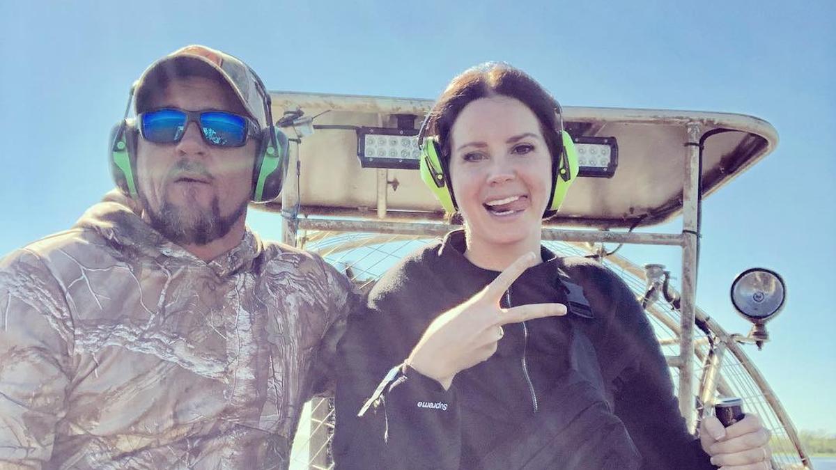 Lepas Status Lajang, Lana Del Rey Menikah dengan Pemandu Wisata Buaya ...