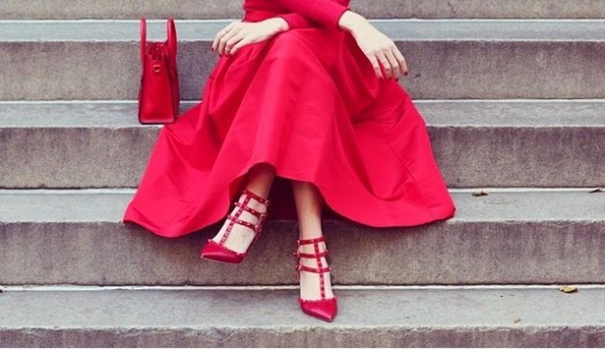 Tips Tampil Stunning Dengan OOTD Merah From Head to Toe - Photo Fimela.com