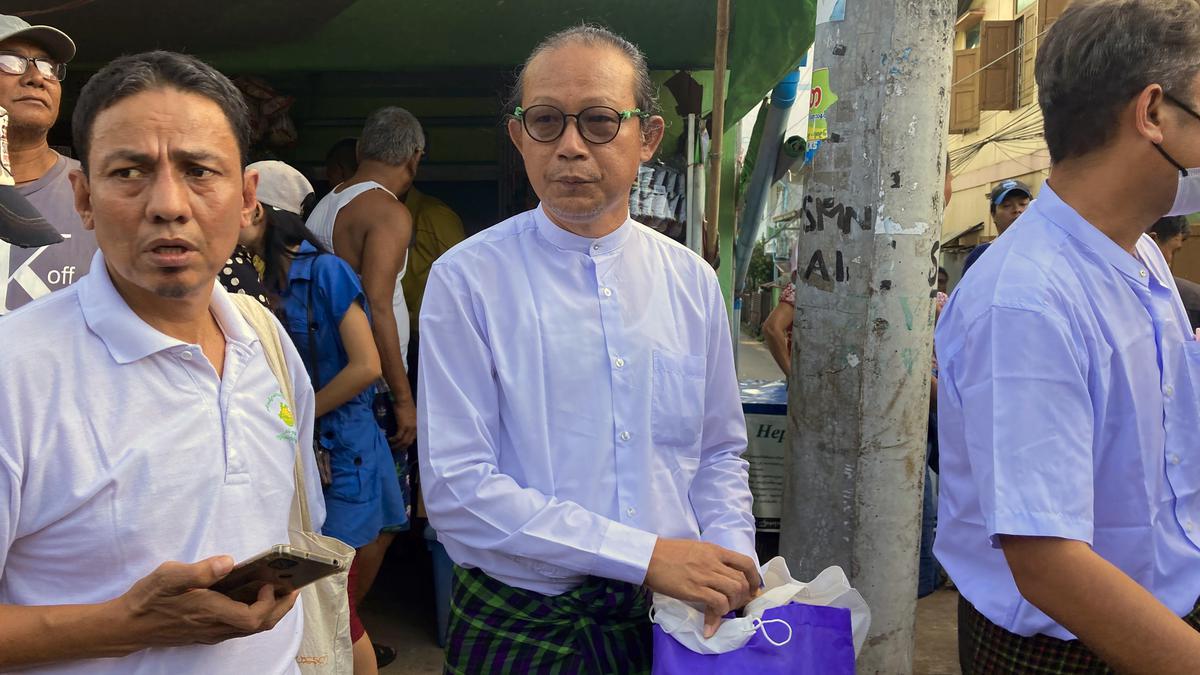 Junta Militer Myanmar Bebaskan 7.012 Tahanan, Termasuk Aung San Suu Kyi ...