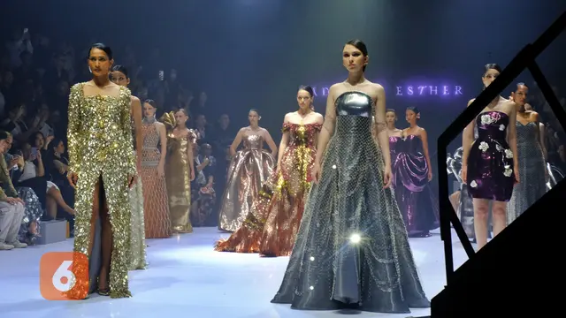 Terhinotis Gemerlap Koleksi Busana Yosafat Dwi Kurniawan dan Adeline Esther di Runway PIFW 2024 ...