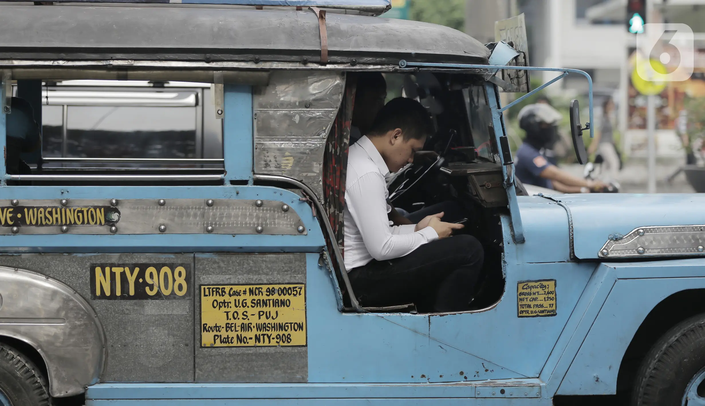 FOTO: Mengenal Jeepney, Transportasi Unik Filipina - Foto Liputan6.com