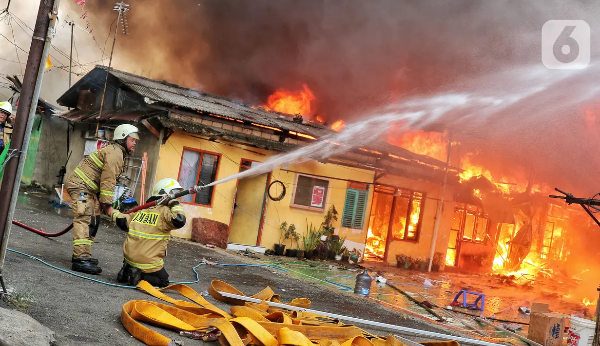 Kebakaran Besar Luluh Lantakkan Pemukiman Warga Simprug - Foto Liputan6.com