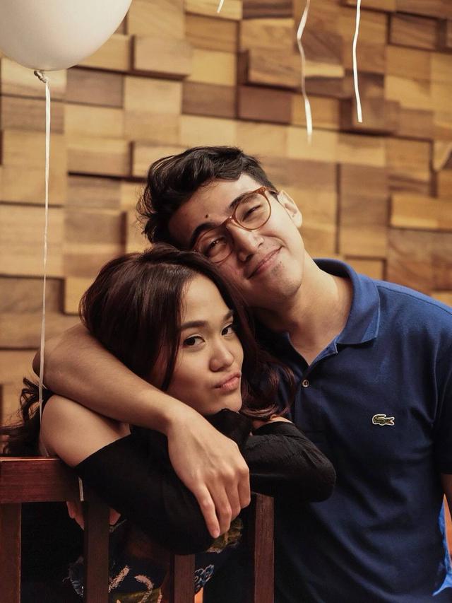 7 Potret Kemesraan Sheryl Sheinafia dan Vadi Akbar Adik Vidi Aldiano ...