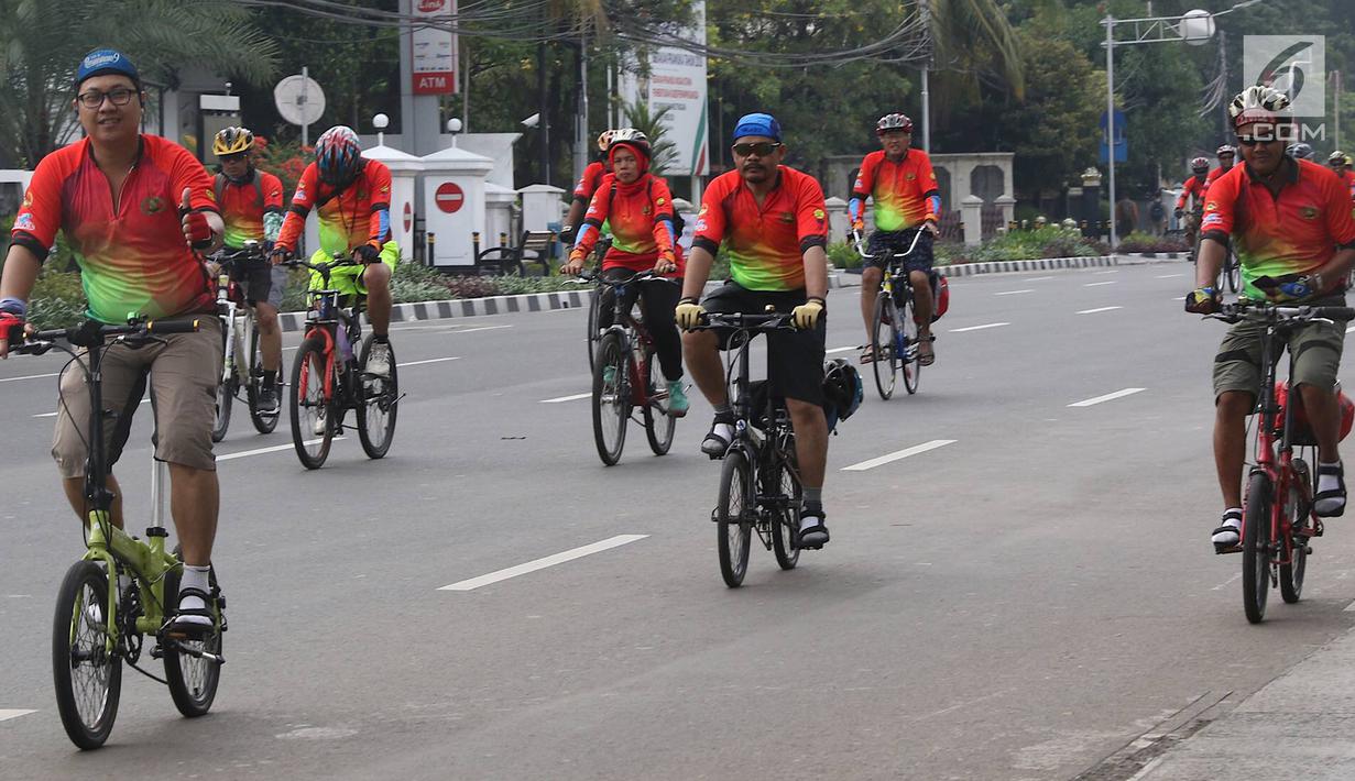 FOTO: Deklarasi Pemilu Damai, Ratusan Pesepeda Gowes Bareng - Foto ...