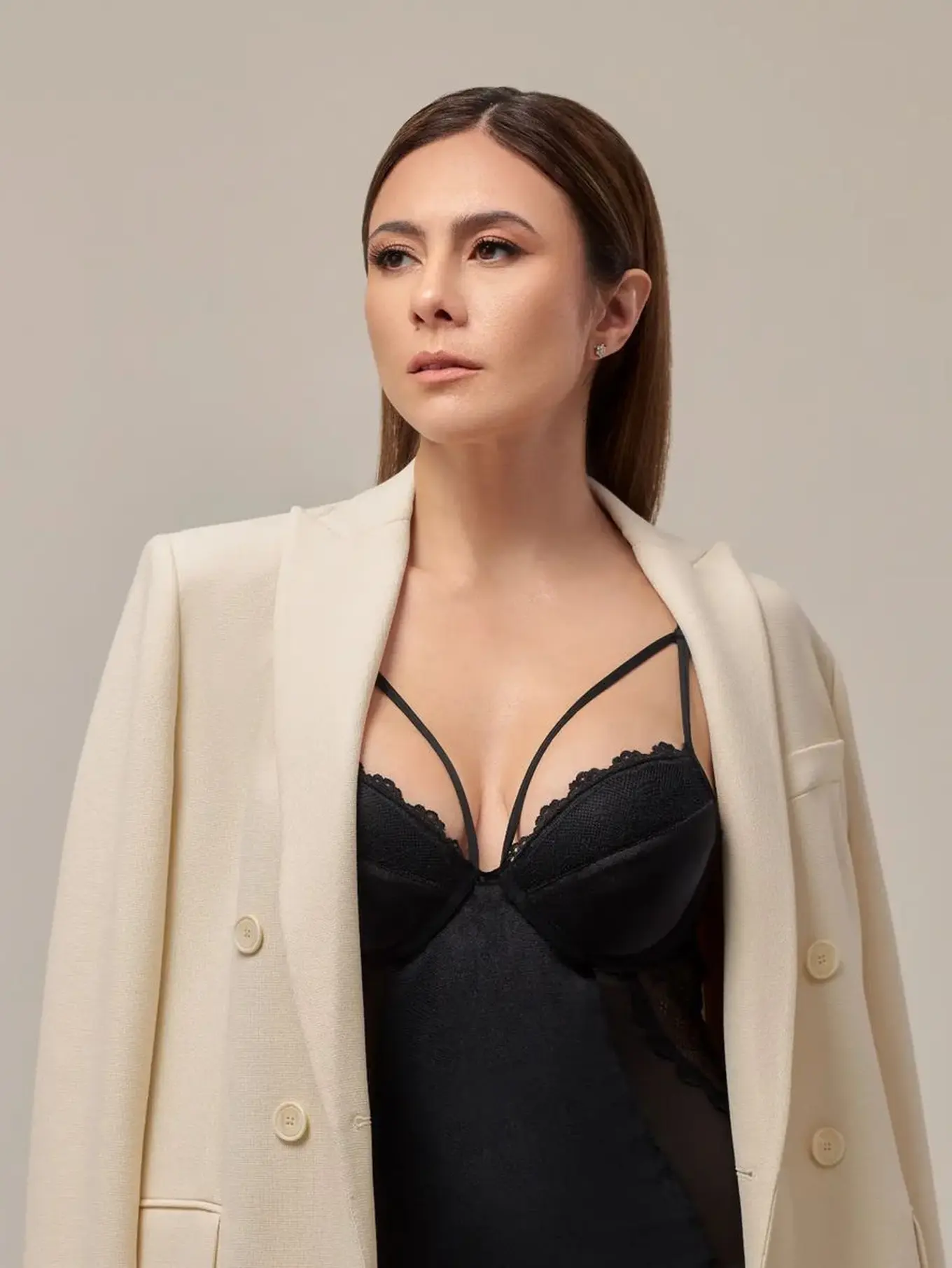 Wulan Guritno Jadi Cewek Panggilan, Netizen Ramai Bilang ini - Entertainment Fimela.com