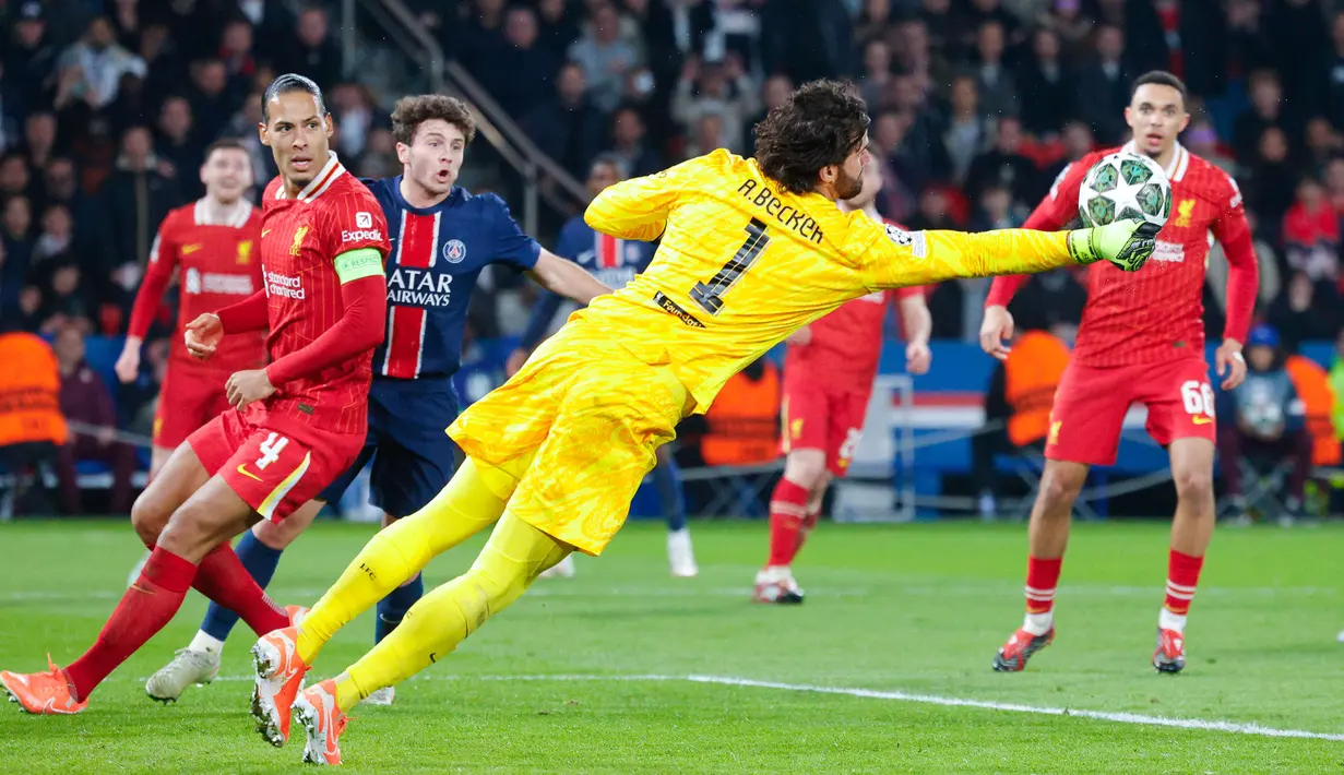 Foto: Jatuh Bangun Alisson Becker Selamatkan Gawang Liverpool, PSG ...