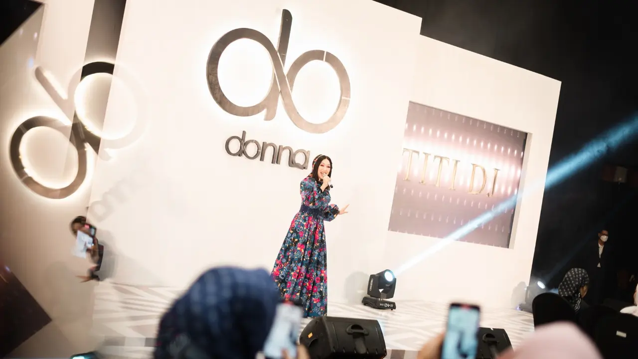 Desainer Muliani Alif Warnai Dunia Seni dengan Steel Blue Hingga Pastel ...