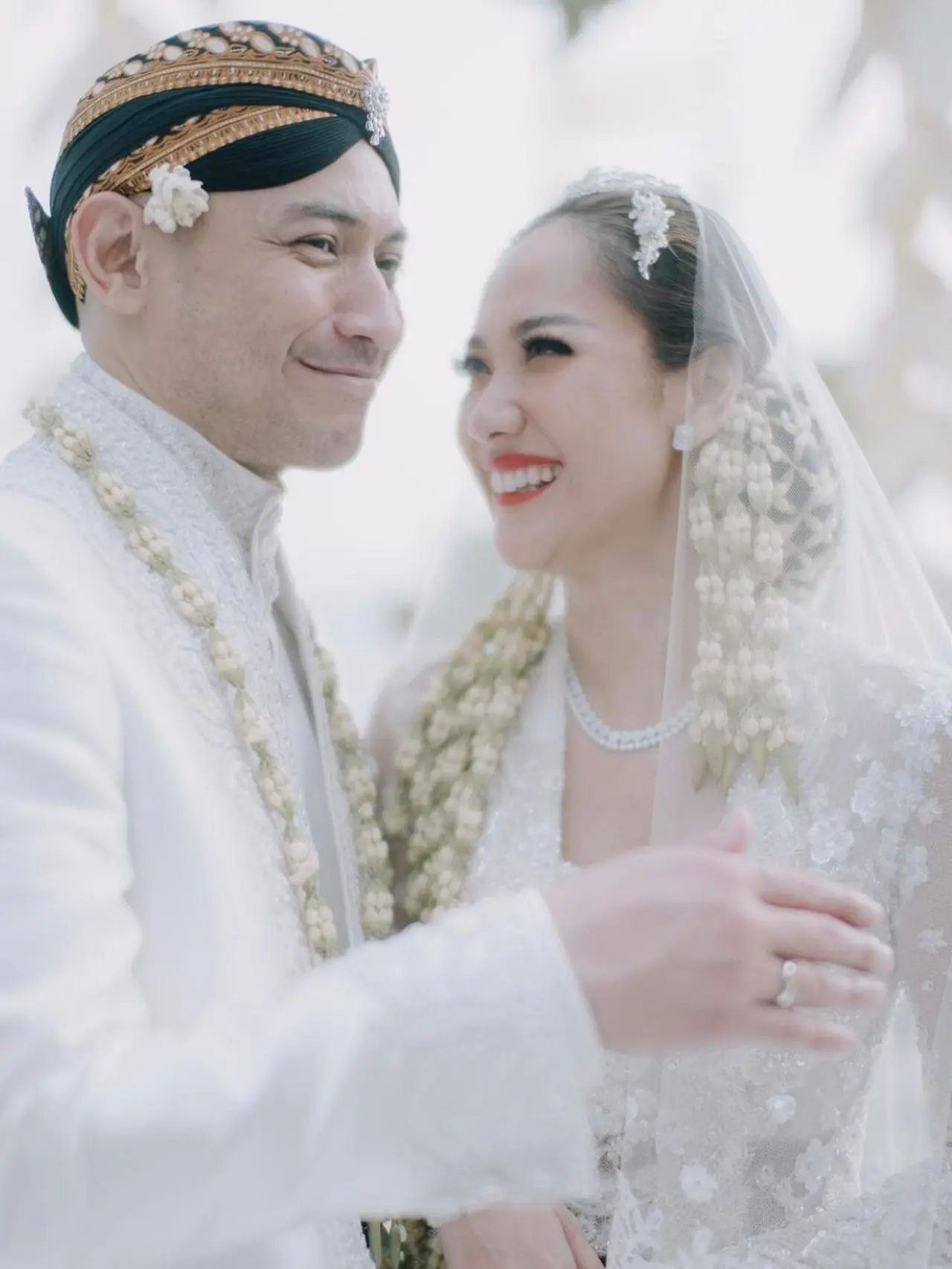 Ketika Sinclair Family Jadikan Tiko Aryawardhana Bagian Keluarganya ...