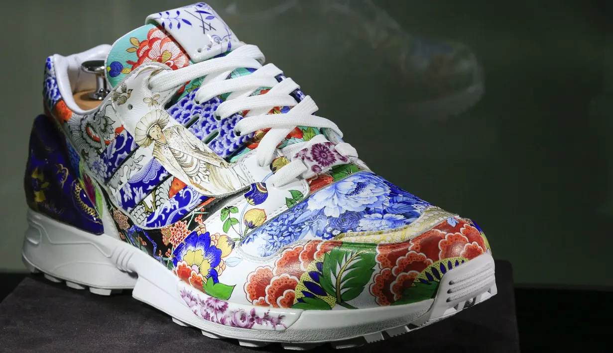 FOTO: Bisa Capai Rp 14 Miliar, Adidas ZX8000 yang Dibuat dengan Bahan ...