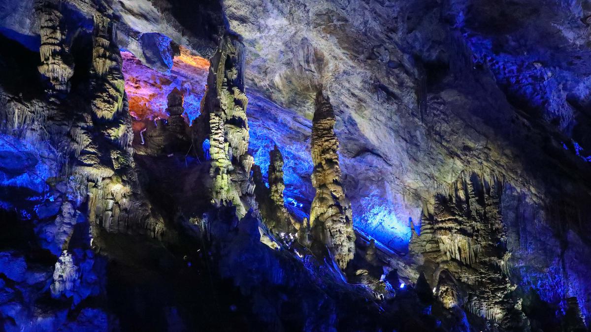 FOTO: Keindahan Bagian Dalam Gua Karst Wanxiang di China Barat Laut ...