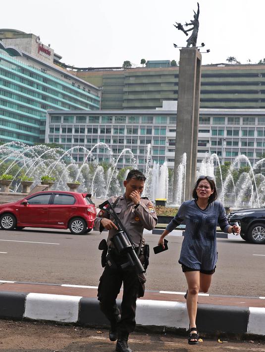 FOTO: Kisah Anggota Polisi yang Rela Tak Pulang Kampung Demi Jaga Ibu ...