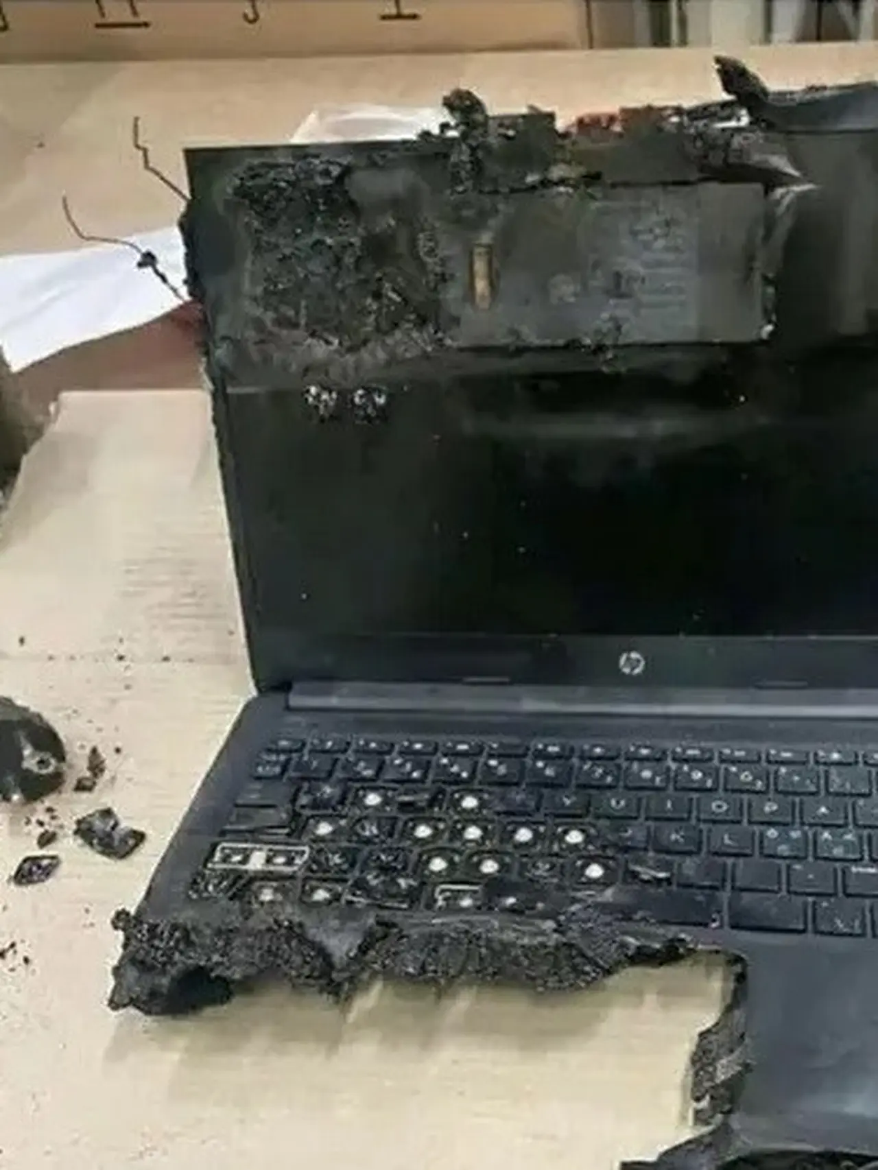 6 Potret Laptop Rusak Parah Akibat Lalai Ini Bikin Geleng Kepala ...