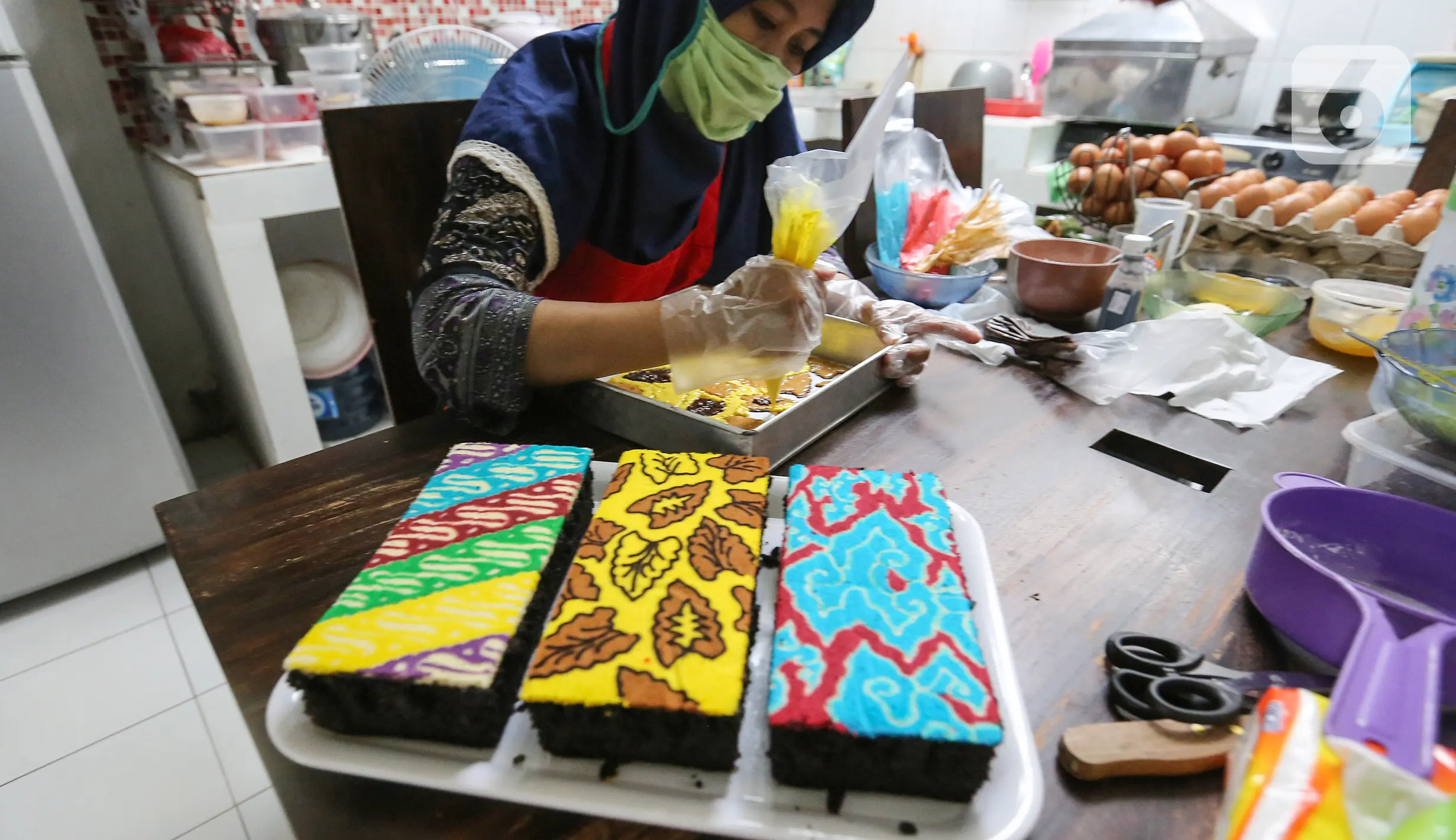 FOTO: Kreasi Kue Bolu dan Brownies Batik ala Dapur Syabina - Foto ...