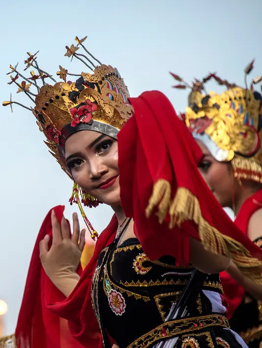 FOTO: Atraksi 1.300 Penari Gandrung Banyuwangi Memukau Wisatawan - Foto Liputan6.com